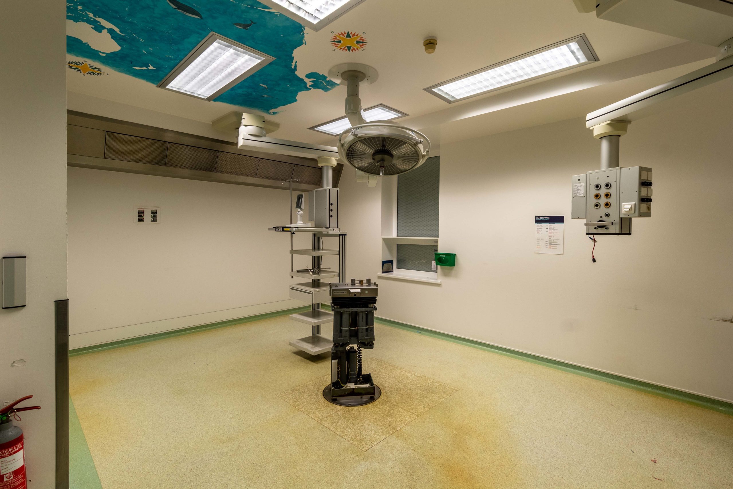 Ocean Hospital - Rumhipstern